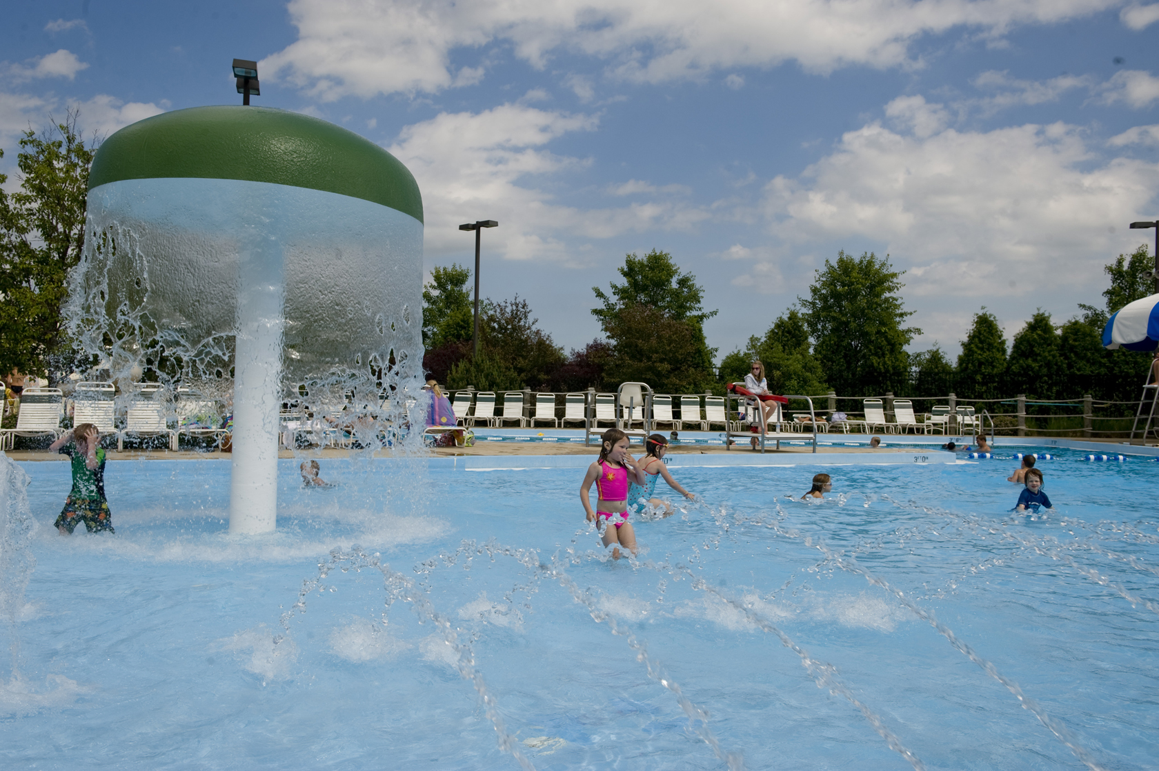 Outdoor Pool | Northwestern Medicine Health & Fitness Centers